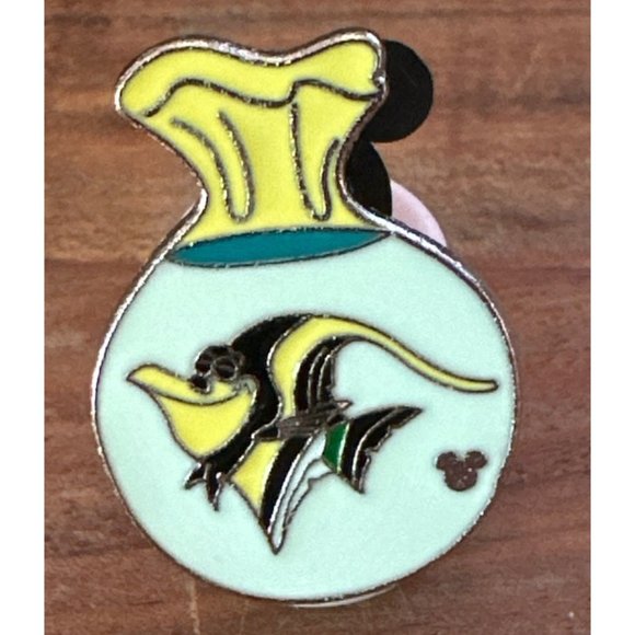 Disney | Jewelry | Disney Hidden Mickey Trading Pin Finding Nemo Gill ...